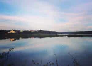 Hồ Tây Đăk Mil: Khám phá “Đôi mắt biếc” của làng Đăk Nông