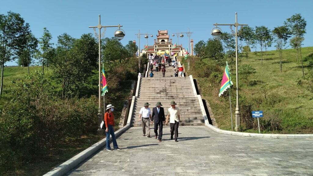 Travel Tay Son altar to heaven - VIETNAM DESTINATIONS