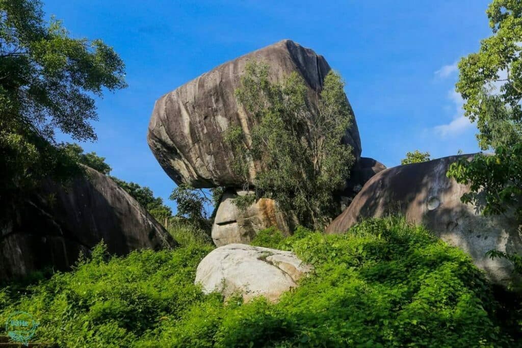 Đá Ba Chồng - Danh Lam Thắng Cảnh Đặc Biệt Ở Đồng Nai