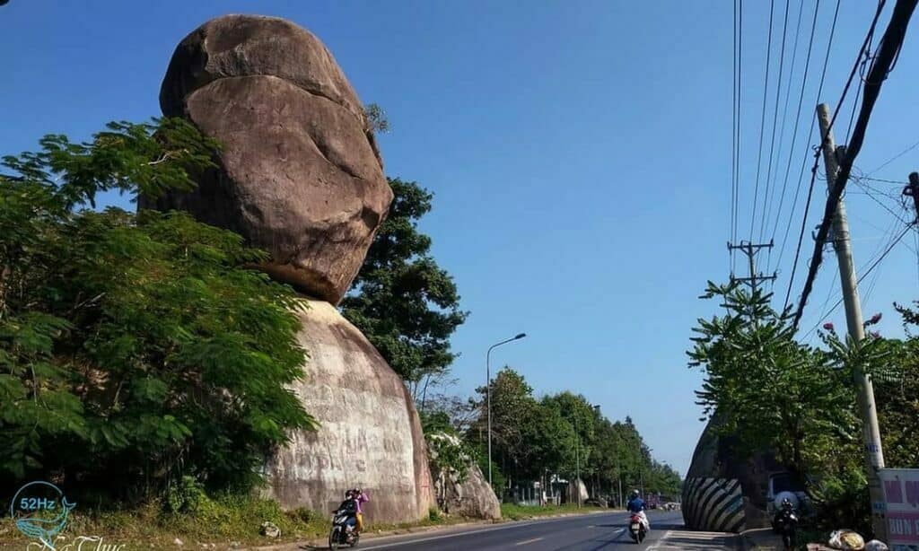 Đá Ba Chồng - Danh Lam Thắng Cảnh Đặc Biệt Ở Đồng Nai